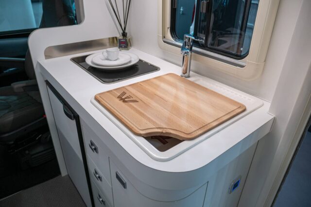 Caravan Salon 2023 Innovaties: Wingamm Oasi 610 M luxe camper met ...